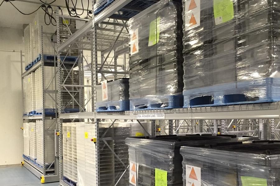 SAFERAK® 32P Heavy-duty industrial powered mobile racking system ...